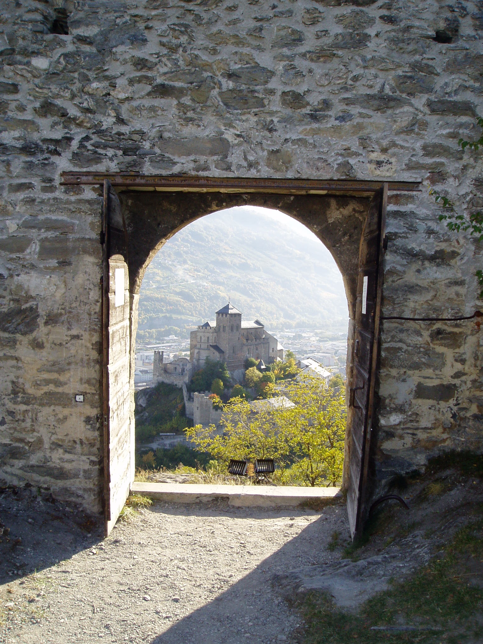 Sitten französisch Sion, Walliser Patois Chyoun, walliserdeutsch Sittu ...